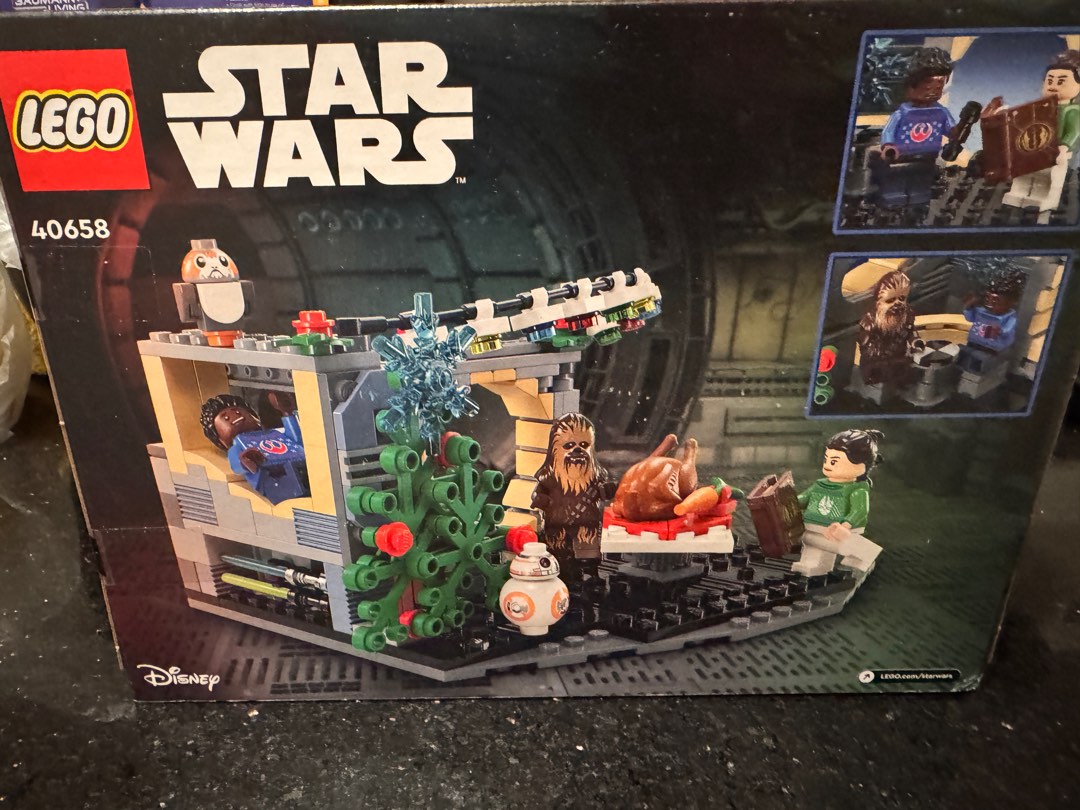 Lego 40658 Millenium Falcon Holiday Diorama, Hobbies & Toys, Toys ...