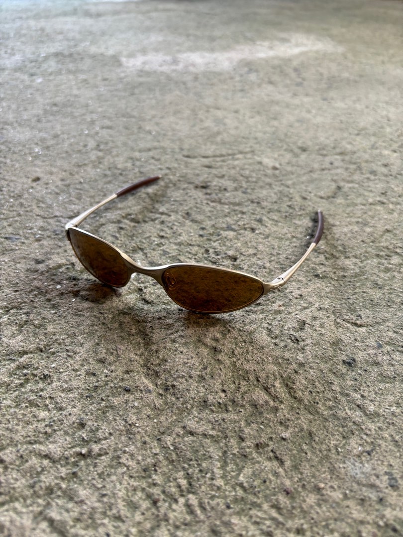 Oakley E wire 1.0, Men's Fashion, Watches & Accessories, Sunglasses & Eyewear on Carousell