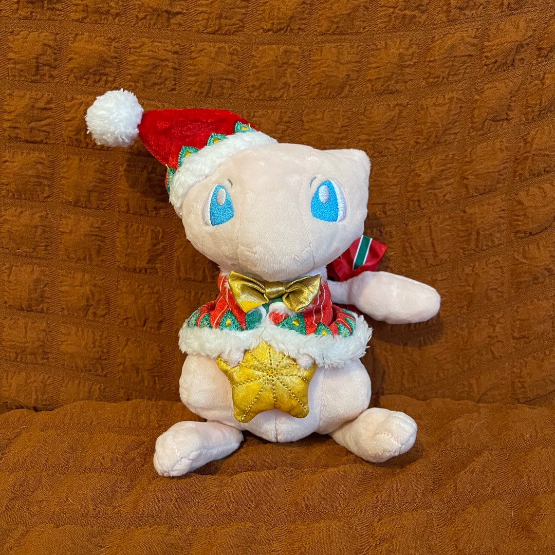 Pokemon Center (Pokemon Christmas 2018) : Mew, Hobbies & Toys, Toys ...