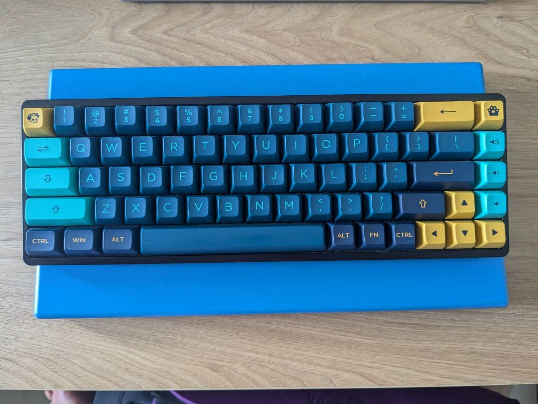 RK68 Mechanical Keyboard with full set of Akko Macaw Keycaps (ASA PBT ...