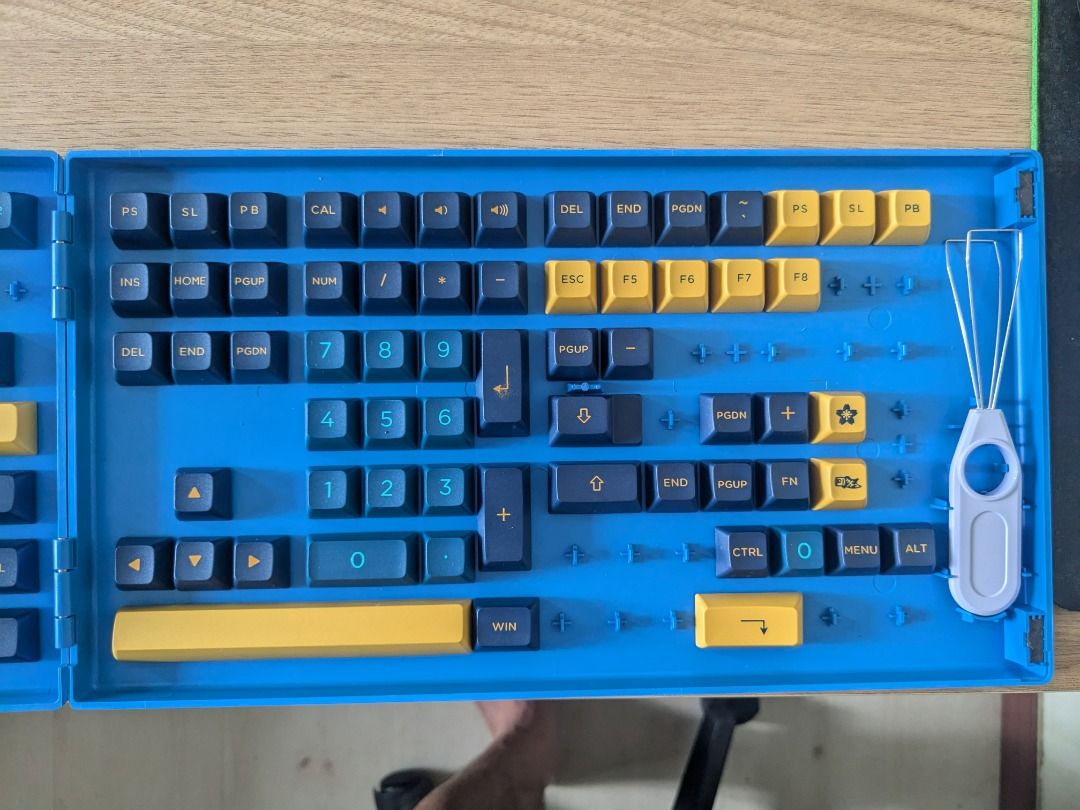 RK68 Mechanical Keyboard with full set of Akko Macaw Keycaps (ASA PBT ...