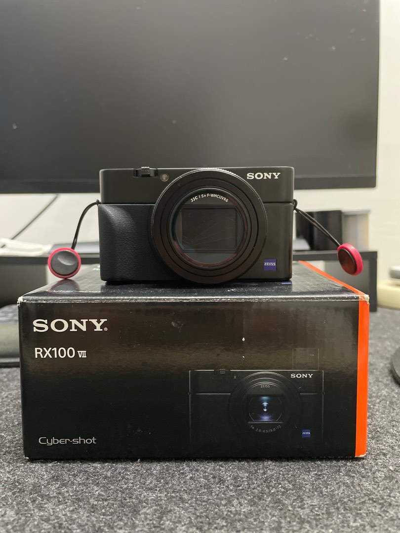 Sony RX100 VII (Mark 7) With Extra Batteries, Photography, Cameras on ...