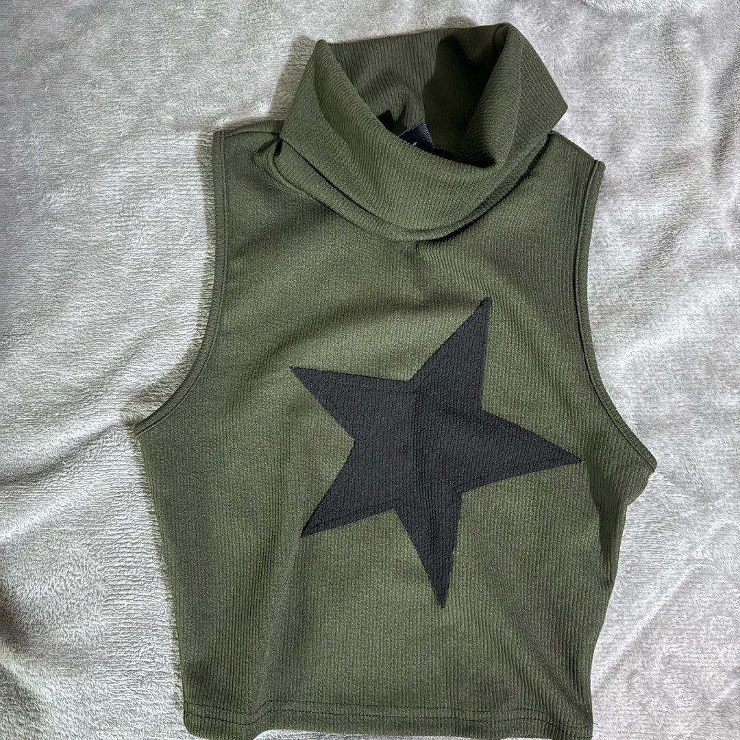 Green Star Top Turtle Neck Grunge, Women's Fashion, Tops, Sleeveless on ...