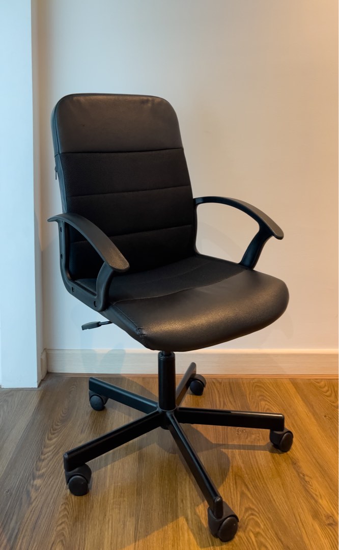 Ikea Renberget swivel chair, Furniture & Home Living, Furniture, Chairs ...