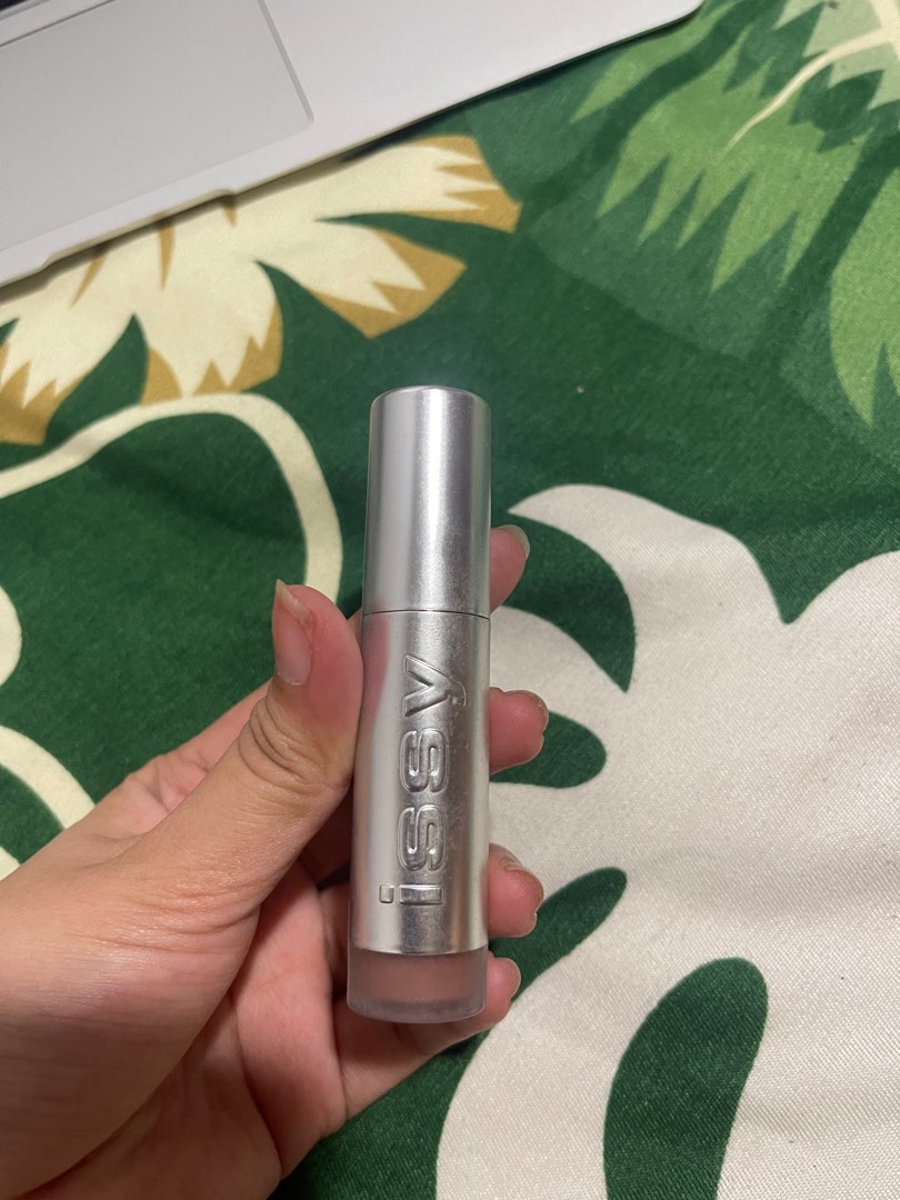 Issy Mousse Blurring Lip Tint (Trap), Beauty & Personal Care, Face ...