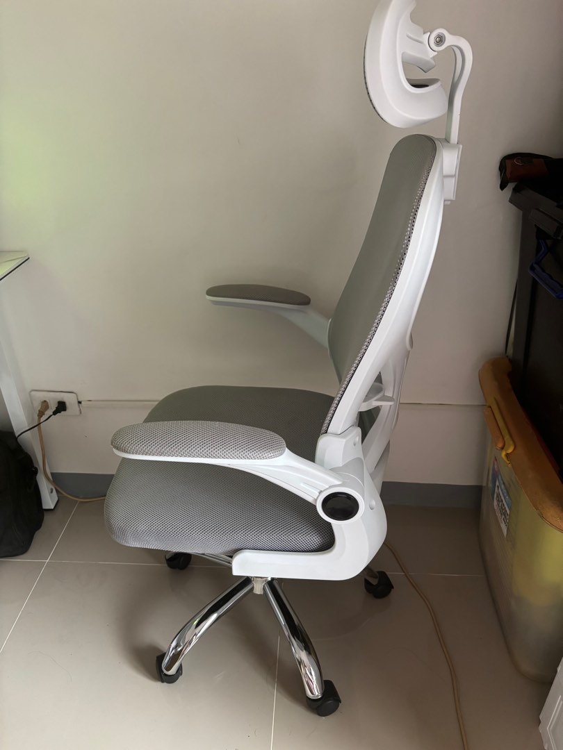 Office chair/Ergonomic chair, Furniture & Home Living, Furniture, Chairs on Carousell