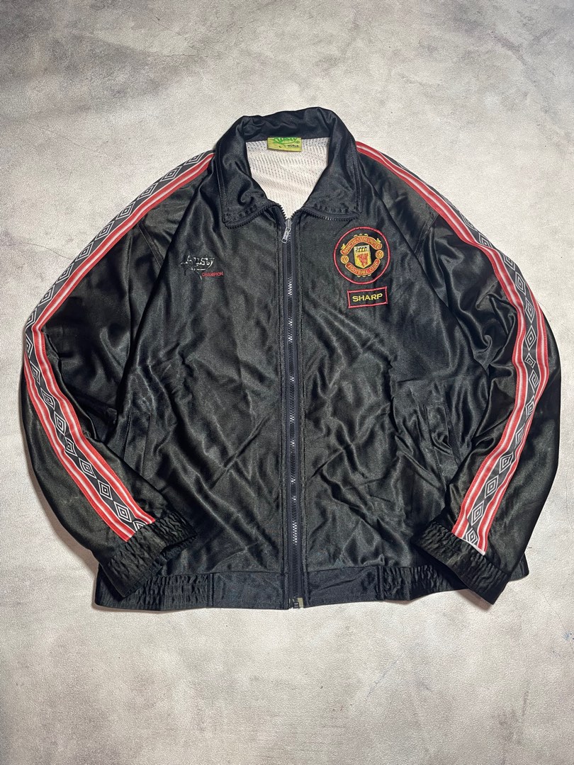Vintage Rusty MU Umbro tapet, Fesyen Pria, Pakaian , Atasan di Carousell
