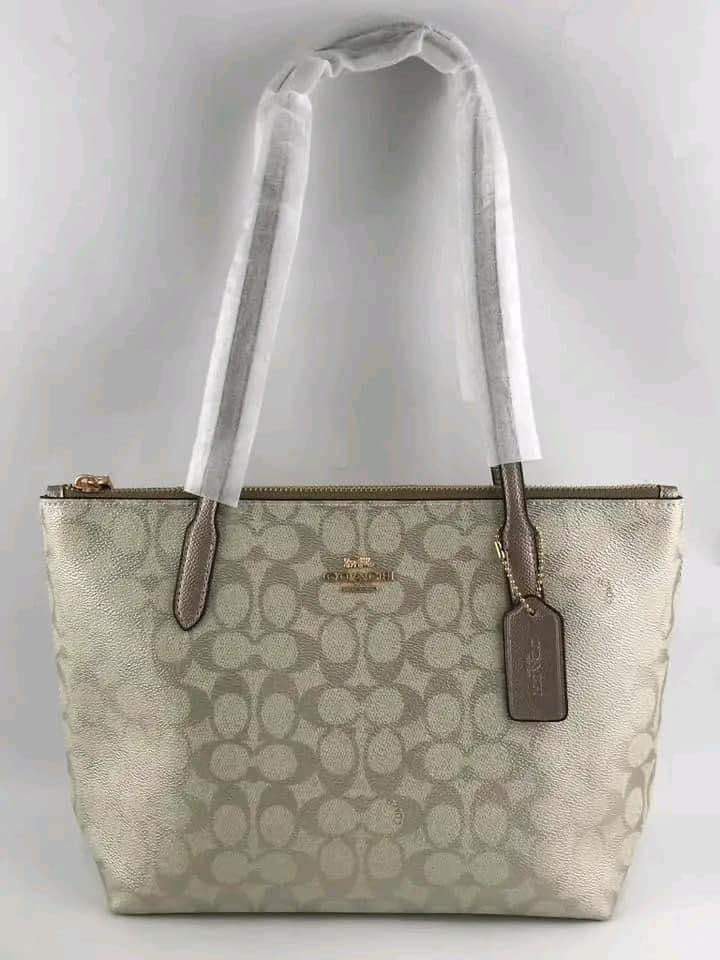 coach zip tote, Luxury, Bags & Wallets on Carousell