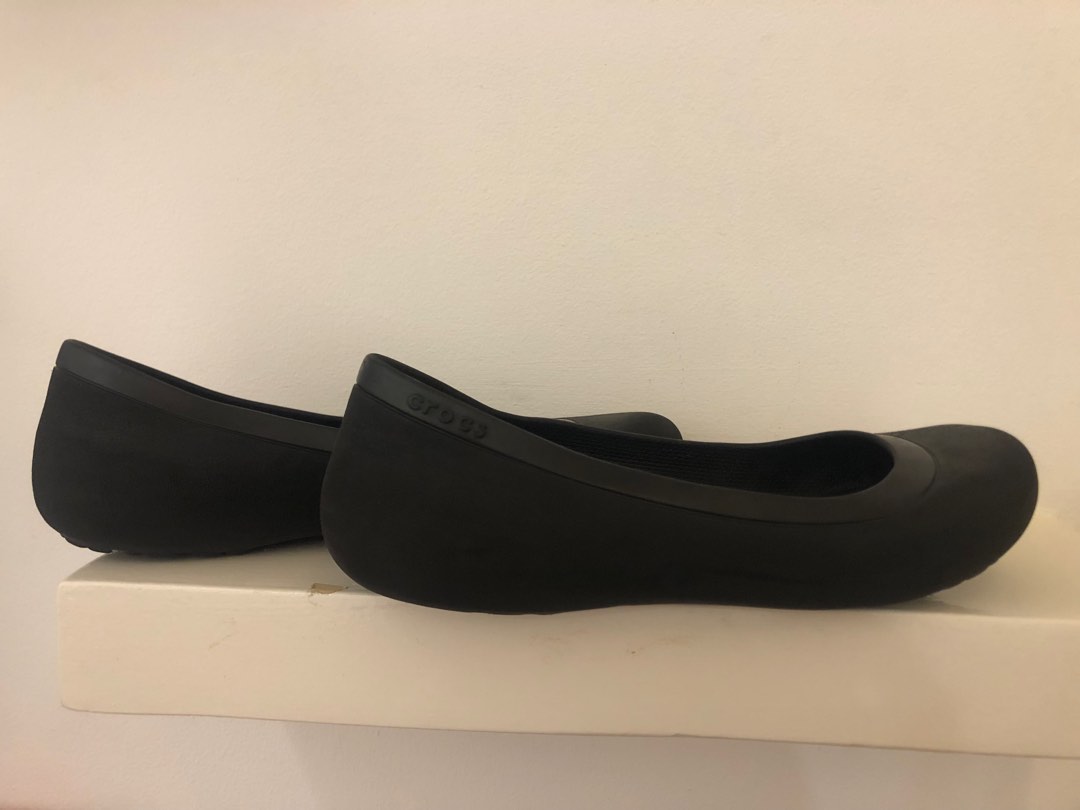 Crocs W9 Black, Women's Fashion, Footwear, Flats & Sandals on Carousell