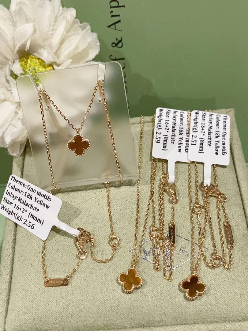 Hk setting 8mm tiger eye vca necklace, Women's Fashion, Jewelry ...