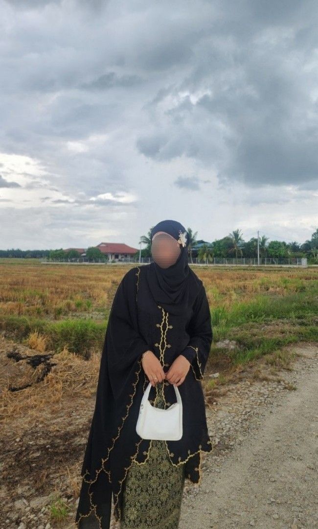 Baju Kurung Indonesia Klasik Hitam Gold with FREE SHAWL for Tunang ...