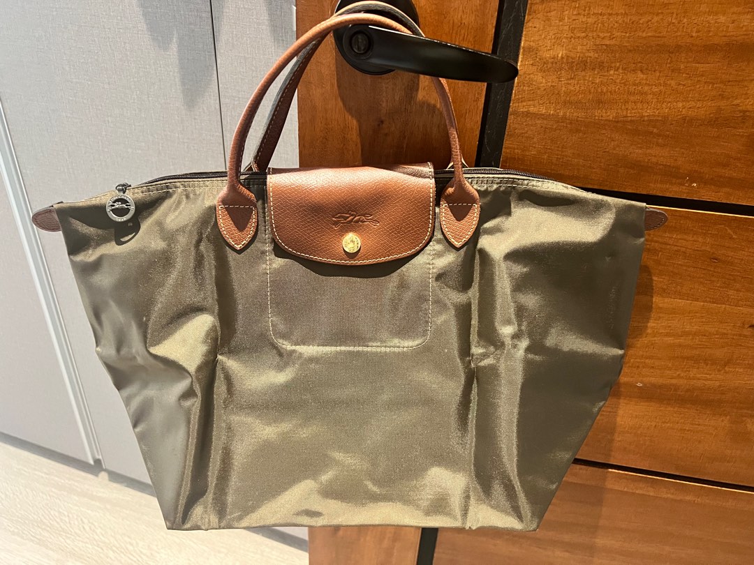 Longchamp le pliage short handle M, Luxury, Bags & Wallets on Carousell
