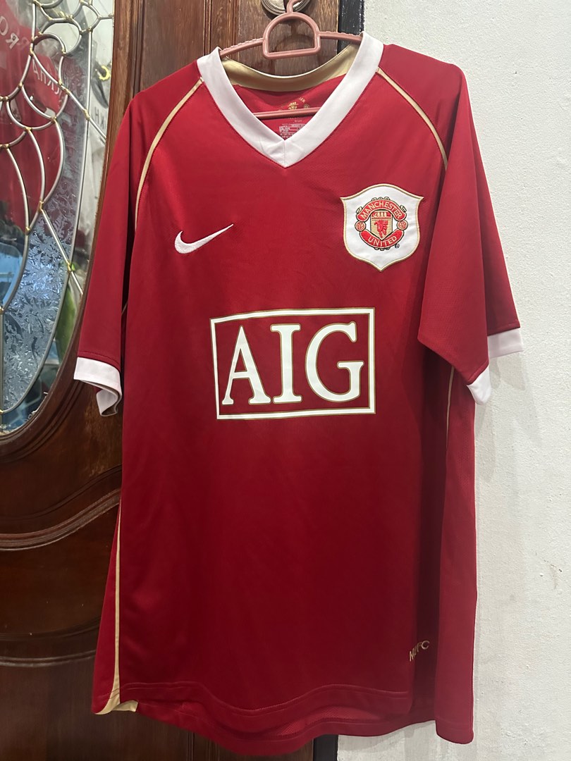 Manchester United, Men's Fashion, Activewear on Carousell