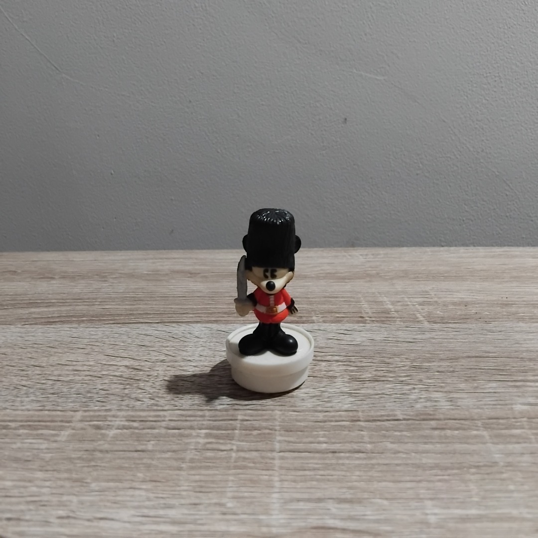 Mickey Mouse Miniatur Figur British Queen Palace Disney Red Coat Toy ...