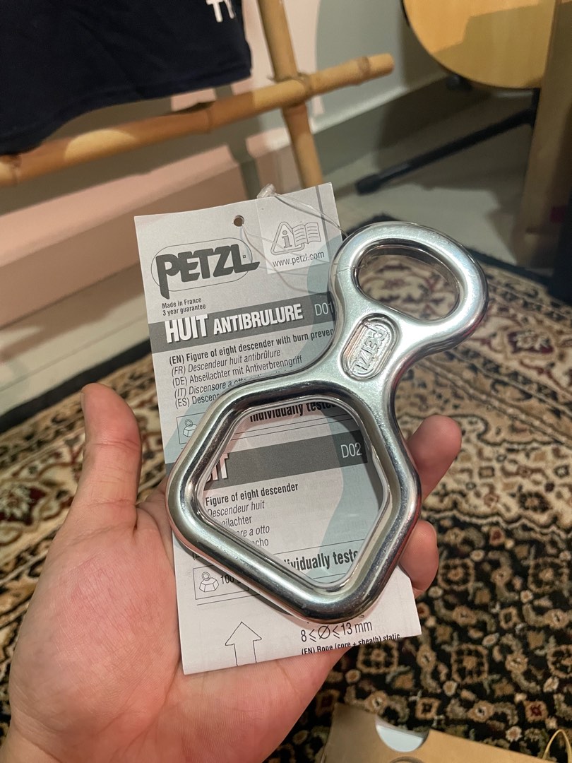 Petzl HUIT Figure 8 D02, Sports Equipment, Other Sports Equipment and ...