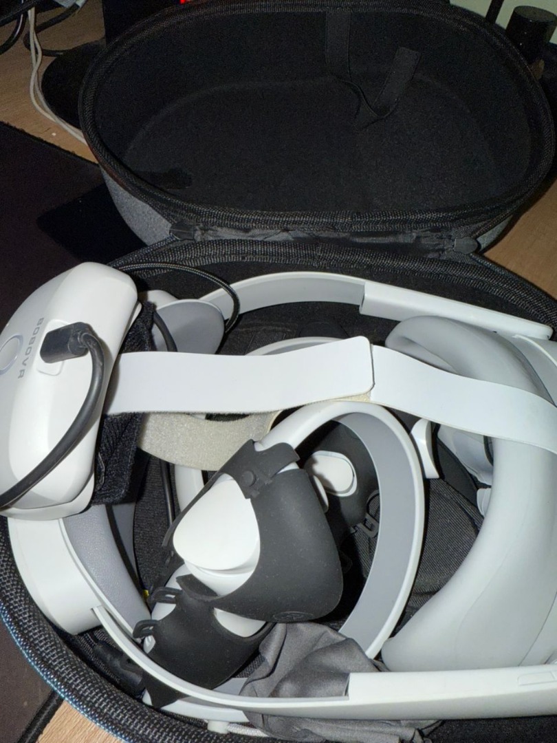 Pico 4 8GB + 128GB with box+ BoboVR B2 Battery Pack + Account, Video Gaming, Gaming Accessories ...