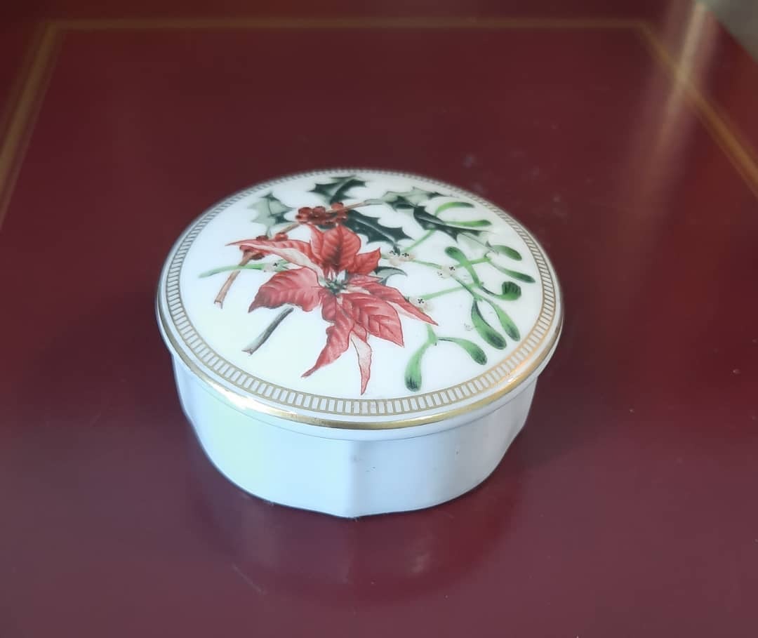 Vintage Marks & Spencer Ceramic Pill Box/Trinket. D2.25", Hobbies ...