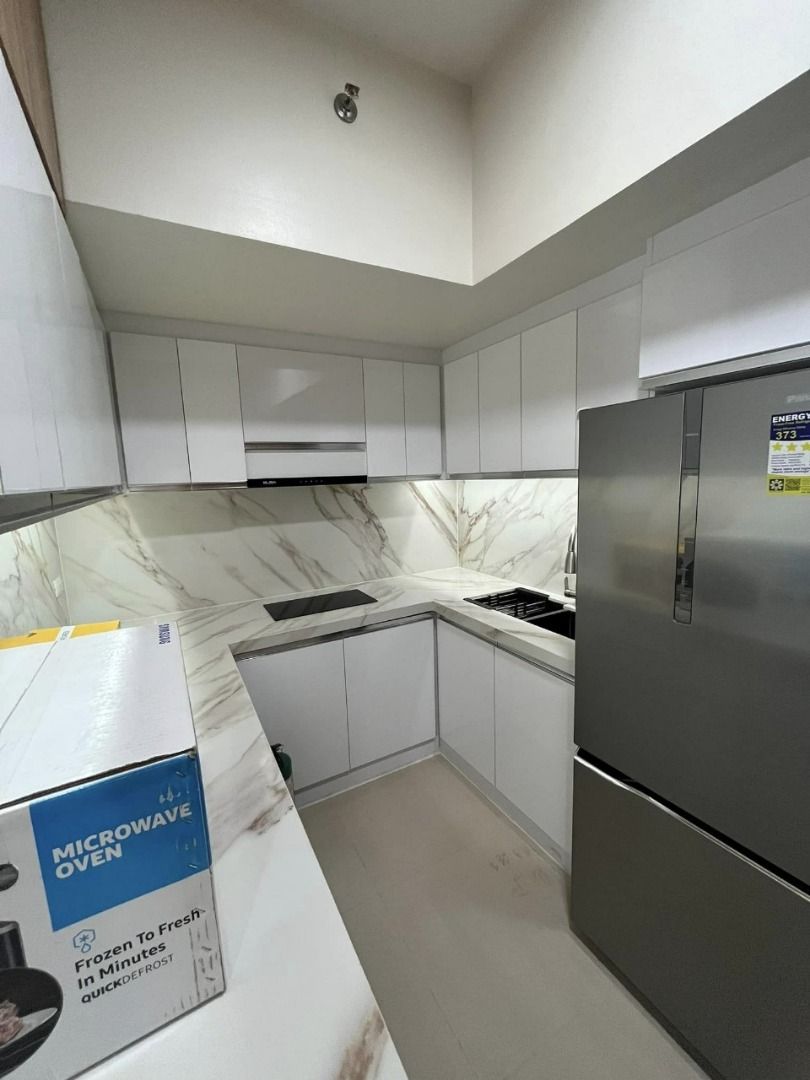 Good deal! The Vantage by Rockwell Brand New 3 Bedroom Corner Unit ...