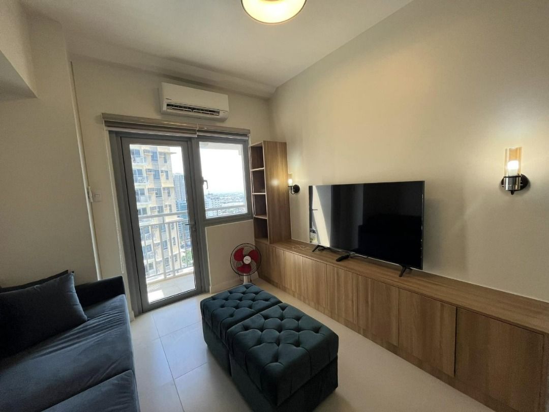 Good deal! The Vantage by Rockwell Brand New 3 Bedroom Corner Unit ...