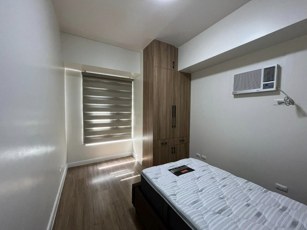 Good deal! The Vantage by Rockwell Brand New 3 Bedroom Corner Unit ...