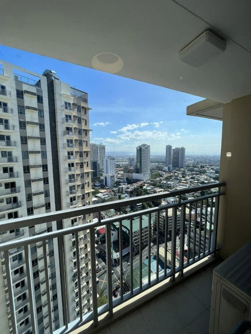 Good deal! The Vantage by Rockwell Brand New 3 Bedroom Corner Unit ...