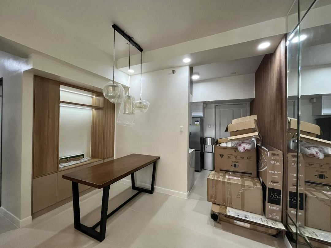 Good deal! The Vantage by Rockwell Brand New 3 Bedroom Corner Unit ...