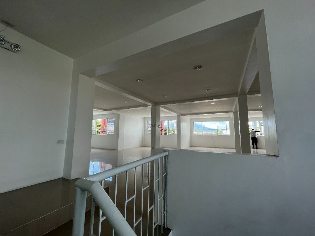 COMMERCIAL SPACE BEST FOR CALL CENTERS, BINGO, DORM, WAREHOUSE ...