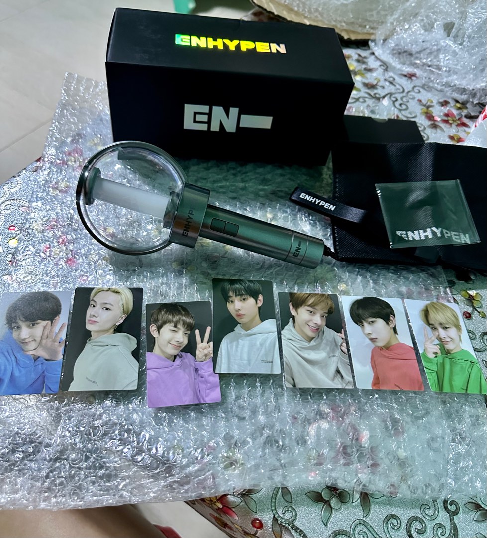 Enhypen Official Lightstick -Engene Bong, Hobbies & Toys, Memorabilia ...