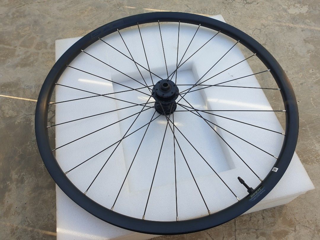 GIANT SX2 Gravel bike wheel set PLUS FREE Giant crosscut tires, Sports ...