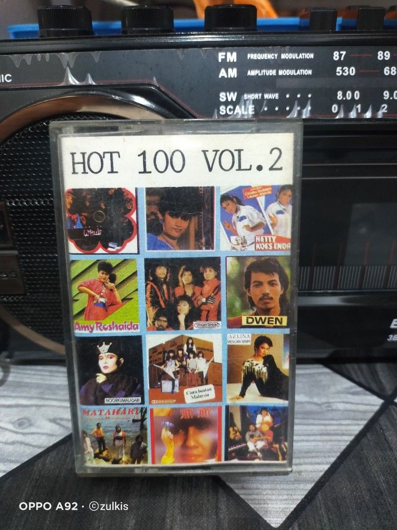 Kaset pasar malam kompilasi Hot 100 Vol.2, Hobbies & Toys, Music & Media, CDs & DVDs on Carousell