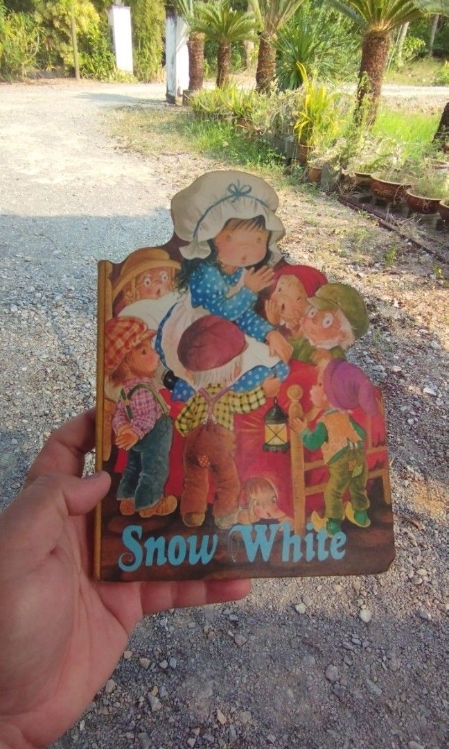 VINTAGE SNOW WHITE BOOK, Hobbies & Toys, Books & Magazines, Storybooks ...
