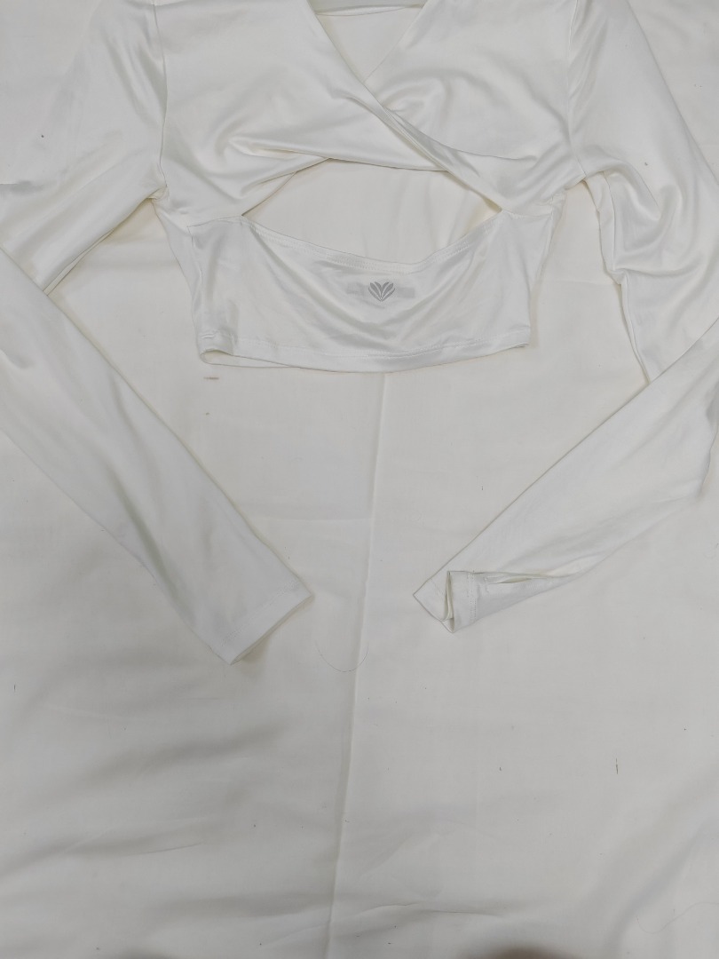 White workout top, Women's Fashion, Activewear on Carousell