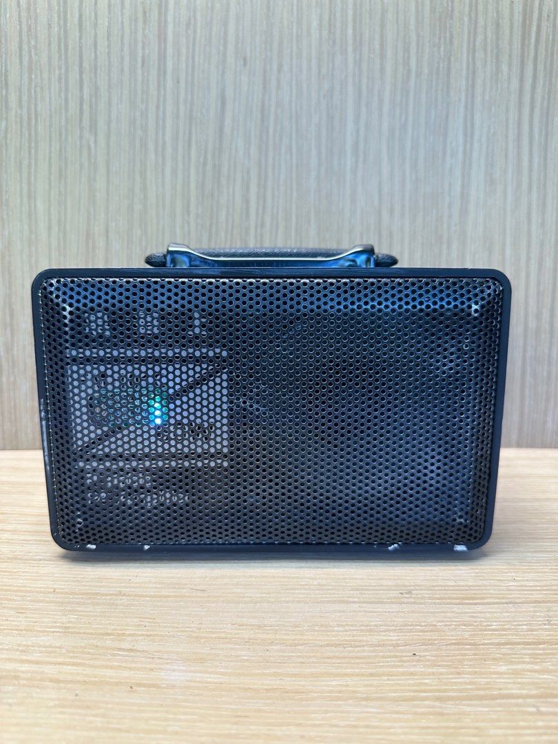 黑舞士 音箱 FM-101C 鋰電擴音機 Panasonic麥克風 充電式擴音器 （沒有藍牙功能用）二手音樂喇叭 音箱, 耳機及錄音音訊設備, 可攜式音響設備在旋轉拍賣