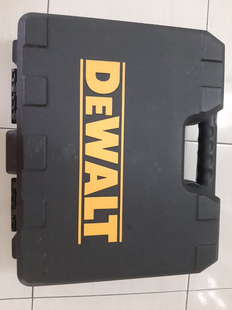 Dewalt hammer drill DCD776, Furniture & Home Living, Home Improvement ...