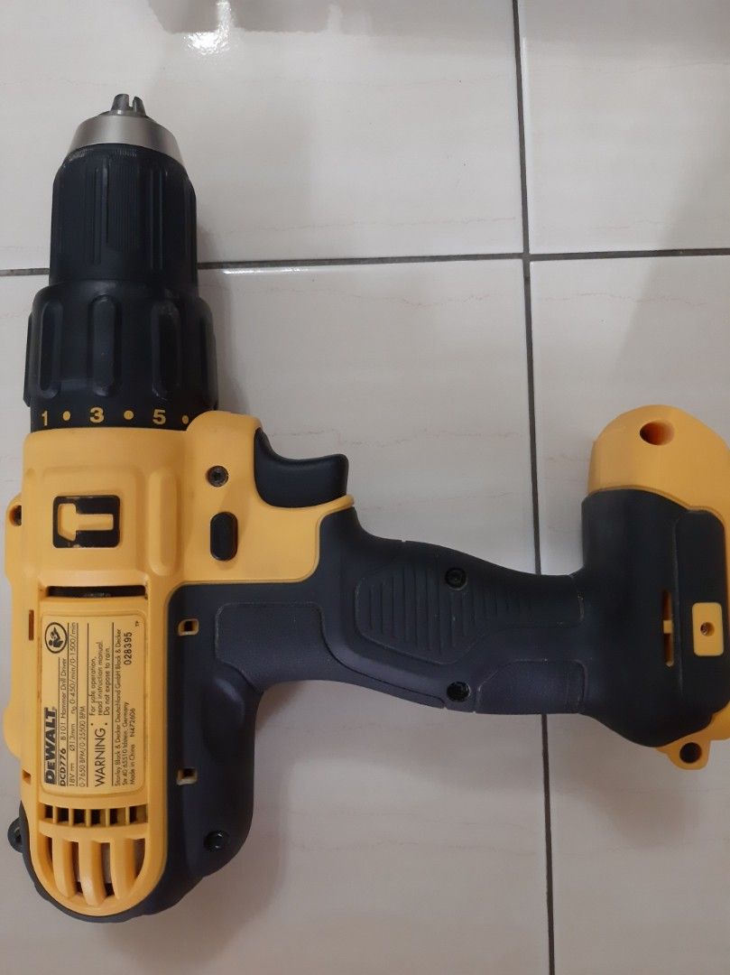 Dewalt hammer drill DCD776, Furniture & Home Living, Home Improvement ...