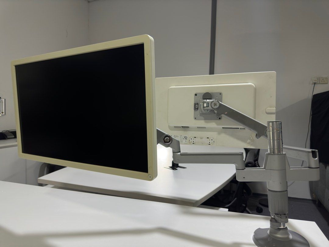 Humanscale m-flex dual monitor arm Retail at USD 968 = Rm4500 without ...