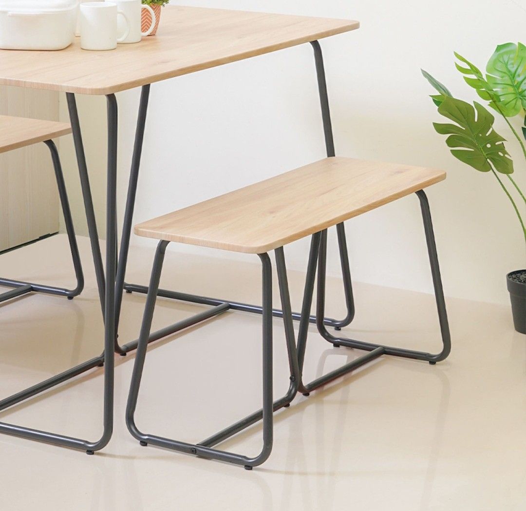 Meja Makan Minimalis, Perabotan Rumah di Carousell
