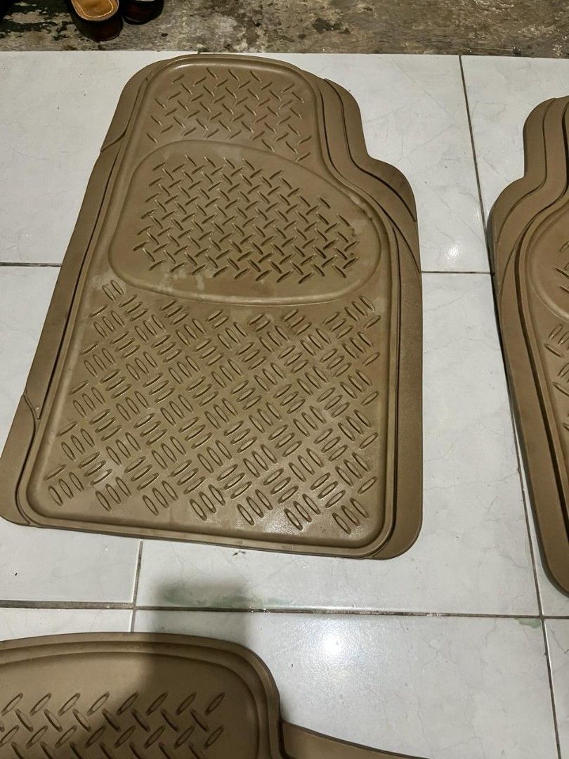Karpet Mobil SUV warna Krem, Aksesoris Mobil di Carousell