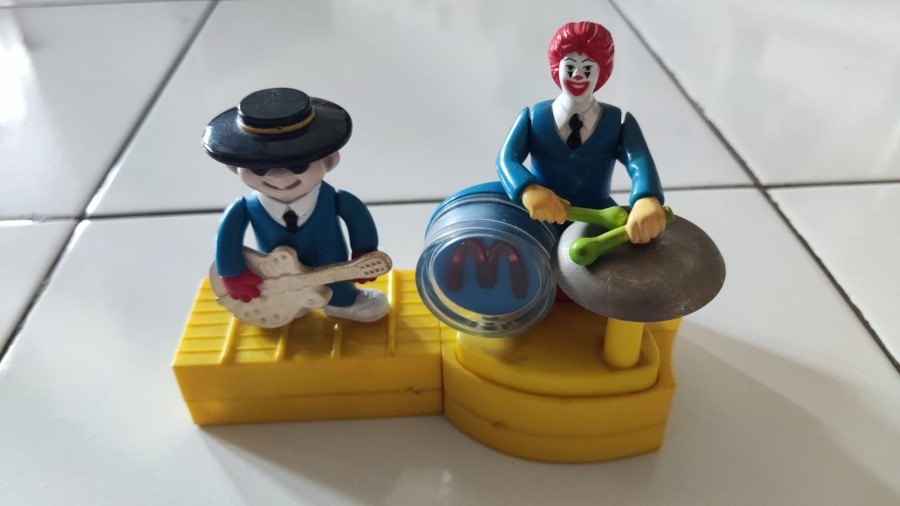 Mainan Happy Meals McD McDoodle Band tahun 2001, Toys & Collectibles, Mainan di Carousell