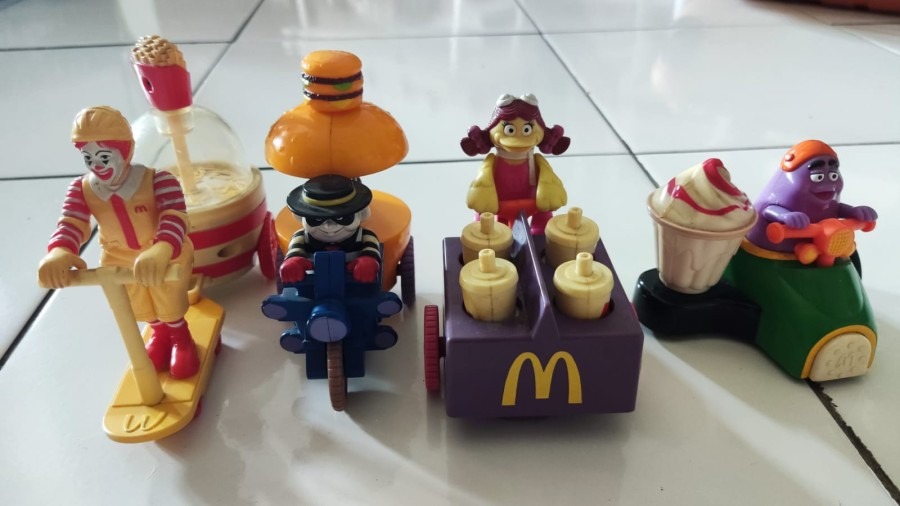 Mainan Happy Meals McD McExpress Collection Set tahun 2001, Toys & Collectibles, Lainnya di ...