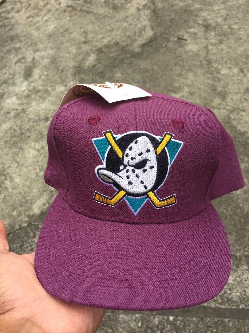 MIGHTY DUCKS OG LOGO BY ANNCO AM NEEDLE SNAPBACK CAP BNWHT, Men's ...