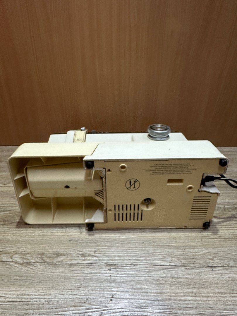 SINGER勝家6233型縫紉機 家庭用縫紉機 早期勝家SINGER裁縫機 勝家裁縫機 二手裁縫機, 電視及其他電器 , 其他家庭電器在旋轉拍賣