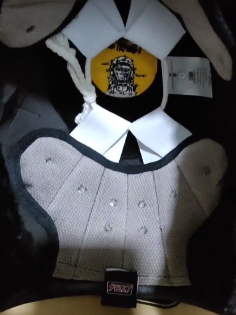 Suzzy Helmet L size limited Edition, Auto Accessories on Carousell