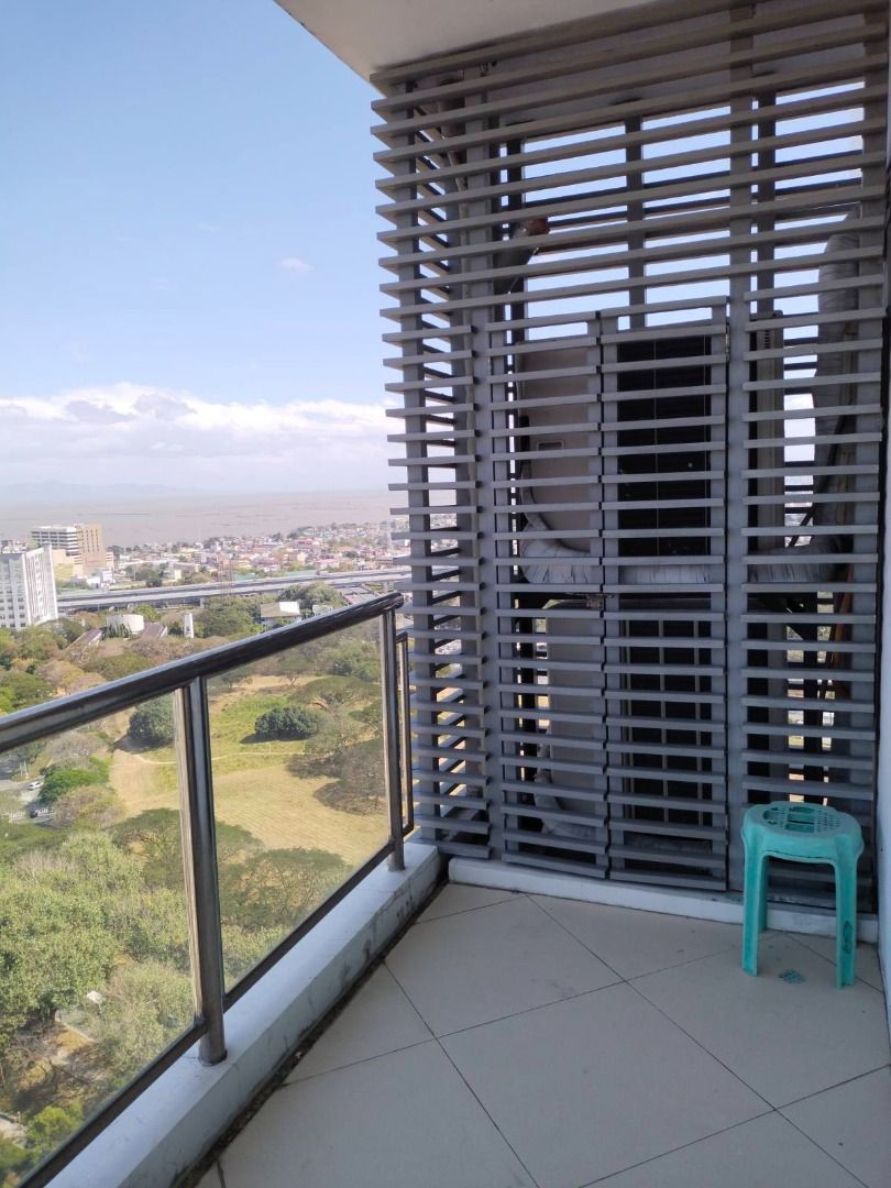 2BR CORNER WITH 2 PARKING SLOT @ BRISTOL AT PARKWAY PLACE ALABANG FOR ...