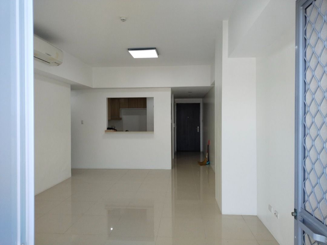 2BR CORNER WITH 2 PARKING SLOT @ BRISTOL AT PARKWAY PLACE ALABANG FOR ...