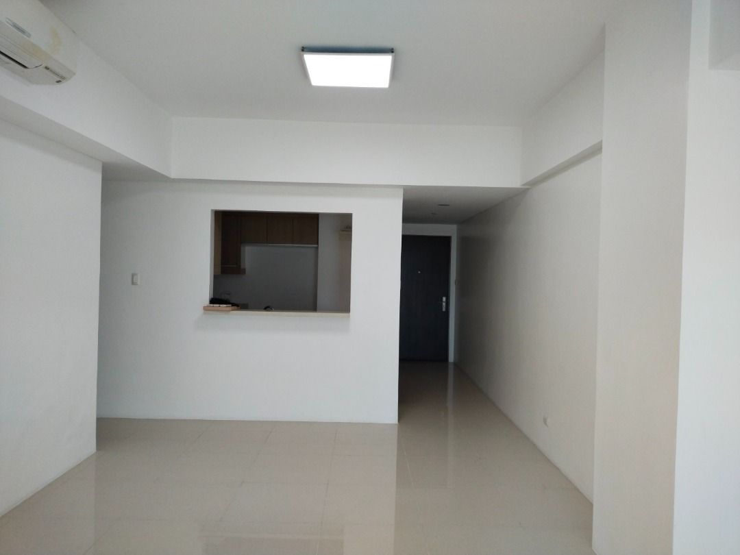 2BR CORNER WITH 2 PARKING SLOT @ BRISTOL AT PARKWAY PLACE ALABANG FOR ...