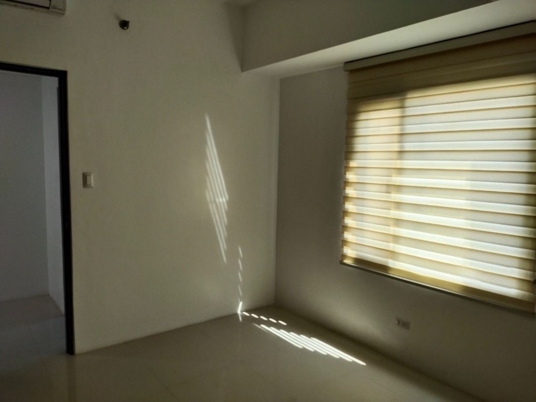 2BR CORNER WITH 2 PARKING SLOT @ BRISTOL AT PARKWAY PLACE ALABANG FOR ...
