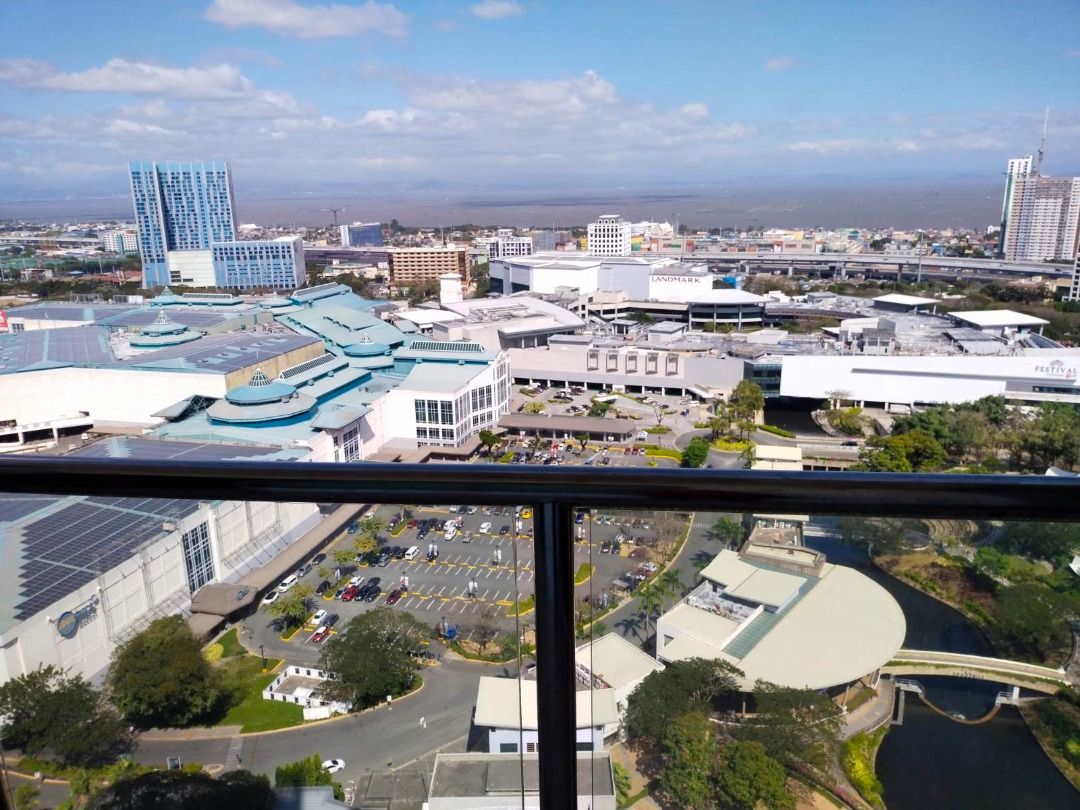 2BR CORNER WITH 2 PARKING SLOT @ BRISTOL AT PARKWAY PLACE ALABANG FOR ...