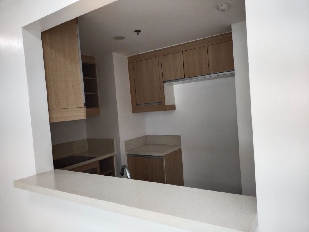 2BR CORNER WITH 2 PARKING SLOT @ BRISTOL AT PARKWAY PLACE ALABANG FOR ...