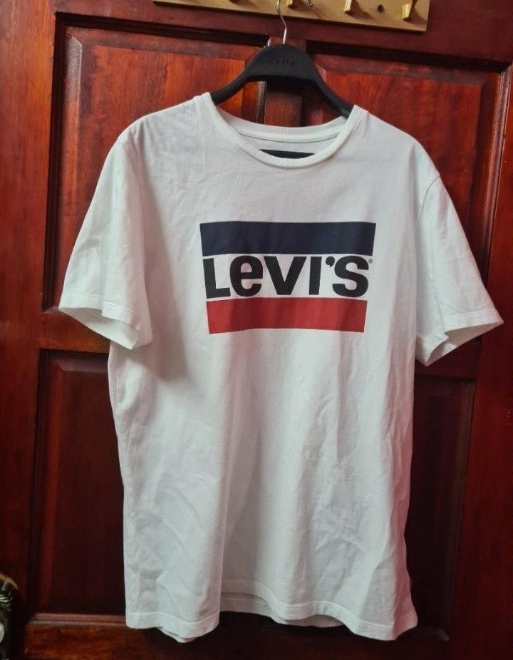 Levi's mens big logo tshirt, Men's Fashion, Tops & Sets, Tshirts & Polo ...